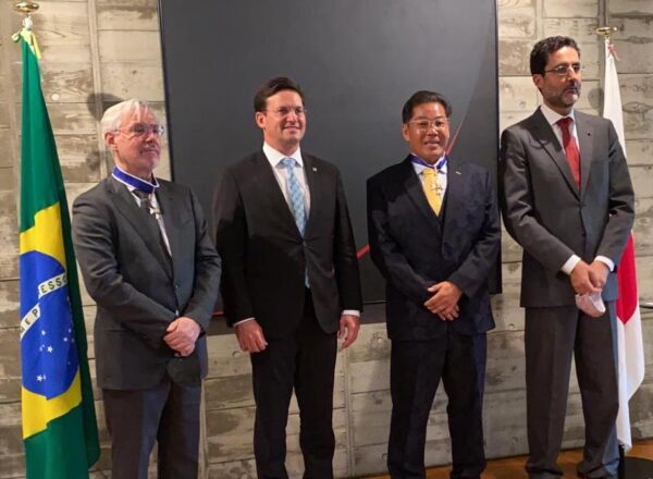 Embaixador Nei Bittencourt e o empresário Walter Saito recebem ...
